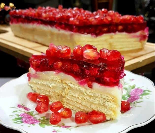 طرز تهیه کیک انار بدون فر خوشمزه و یخچالی برای شب یلدا