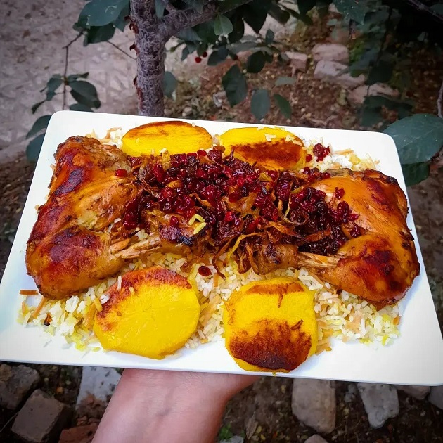 طرز تهیه رشته پلو با مرغ زعفرانی خوشمزه به روش مجلسی