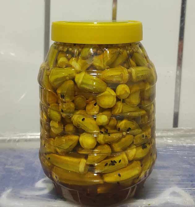 طرز تهیه ترشی بامیه درشت خوشمزه و خانگی با طعم بی نظیر
